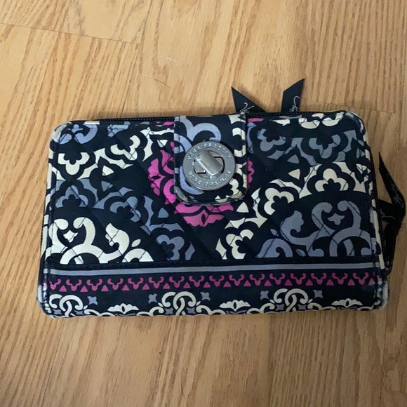 Vera Bradley | Bags | Gently Used Vera Bradley Turn Key Wallet In ...